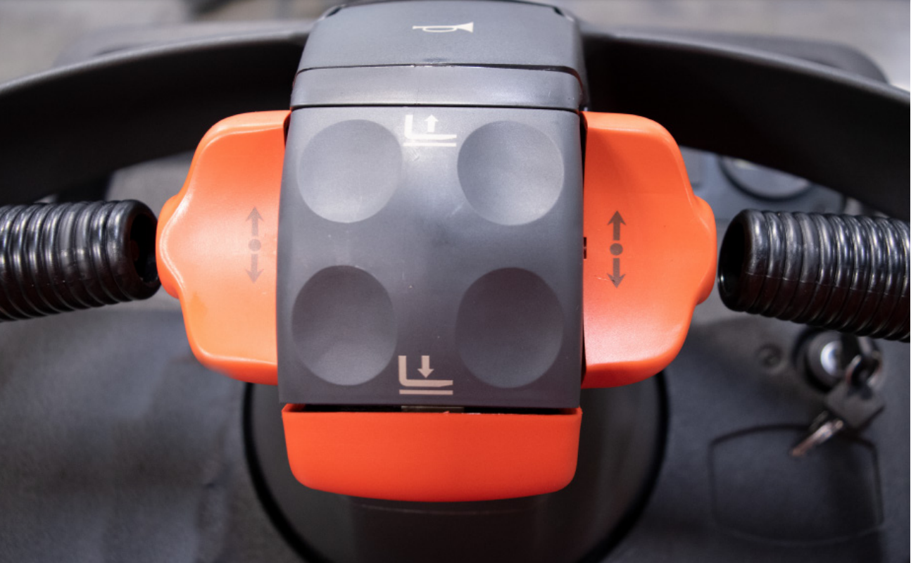 Linde - 1102 Series: ECR30-40 Electric Pallet Trucks | Wolter Inc