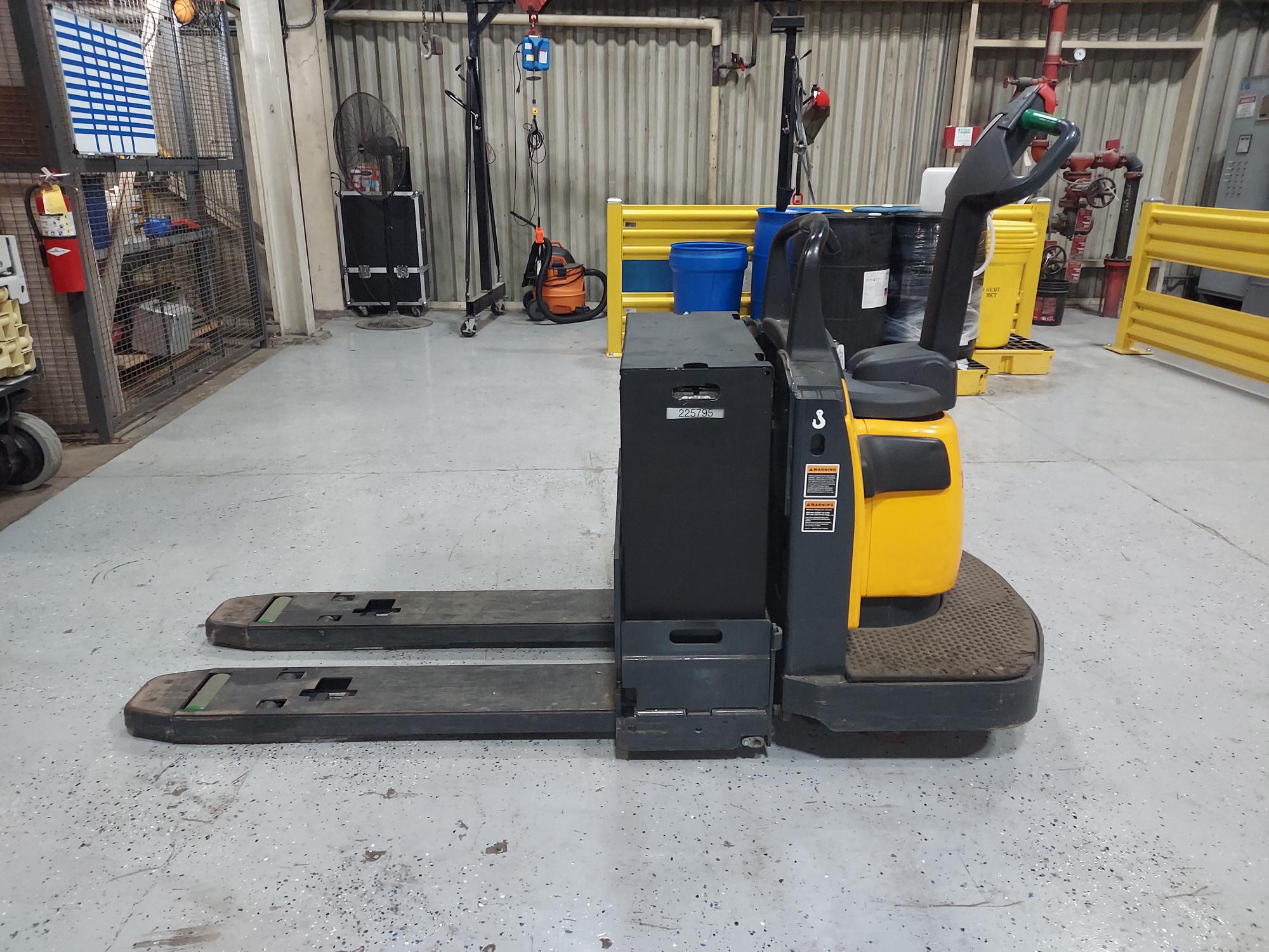 Jungheinrich - ECR327 | Wolter Inc